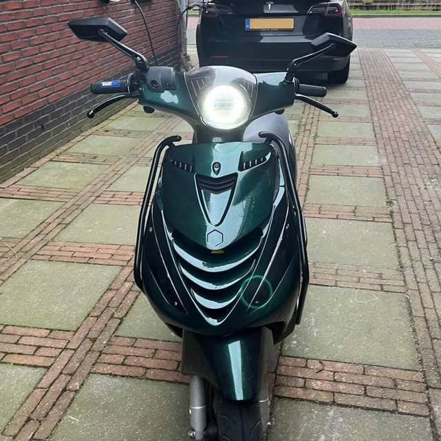 LED angel eye Piaggio Zip | De Scooter Shop